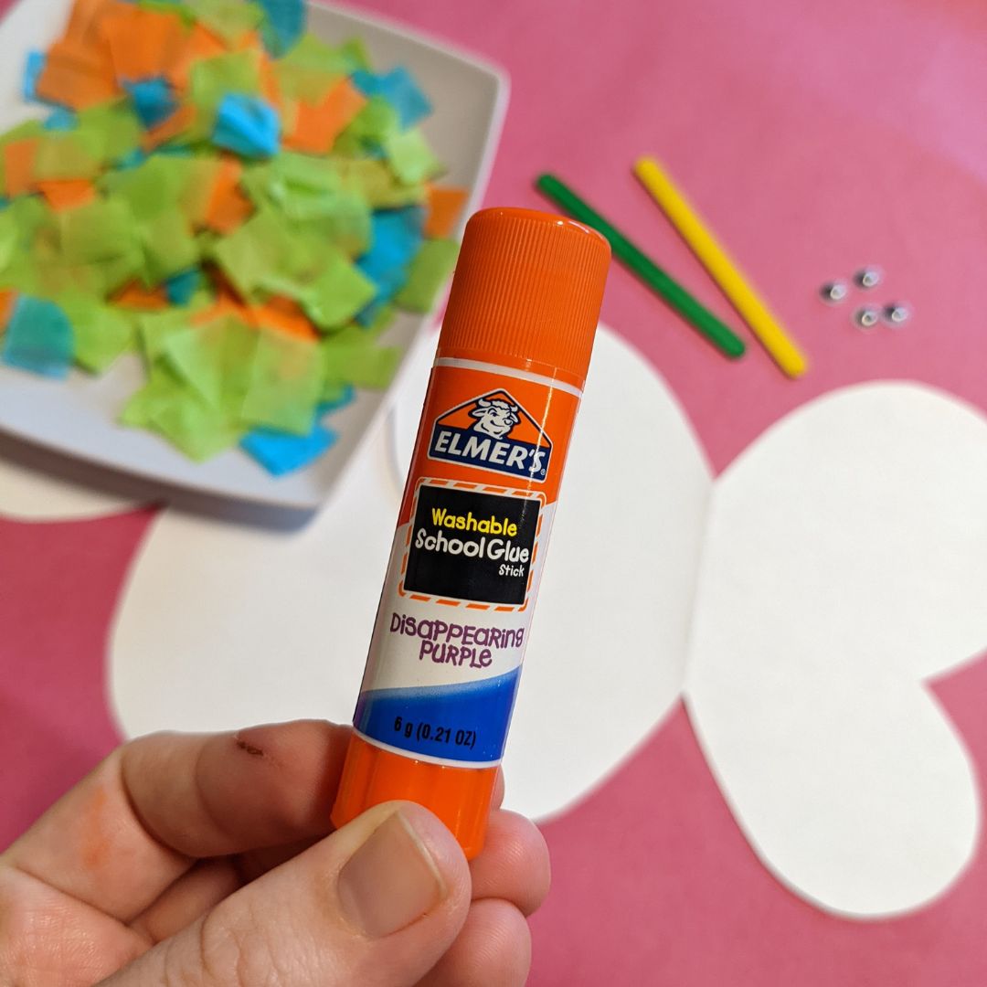 Introducing Glue to Toddlers - That Mama Chick